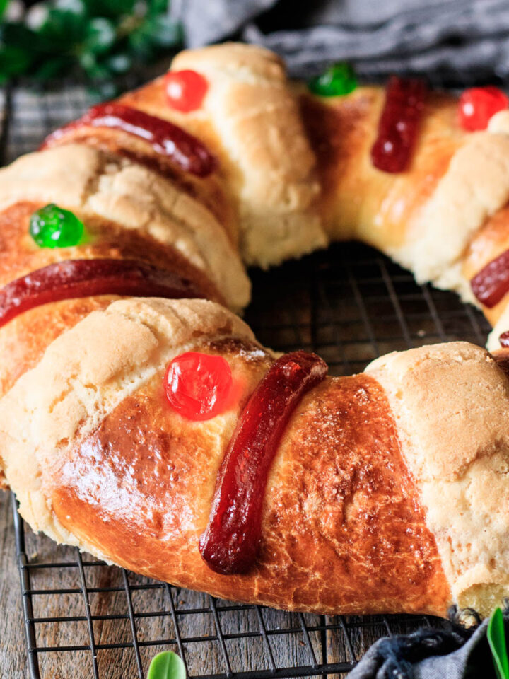 Roscón de Reyes (Spanish Kings' Cake) - Savor the Flavour