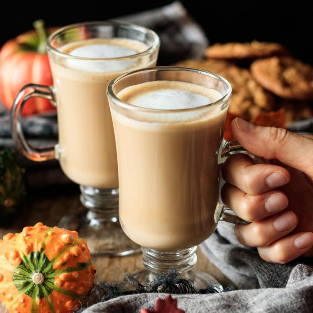 Flat White Recipe (Starbucks Copycat) - Savor the Flavour