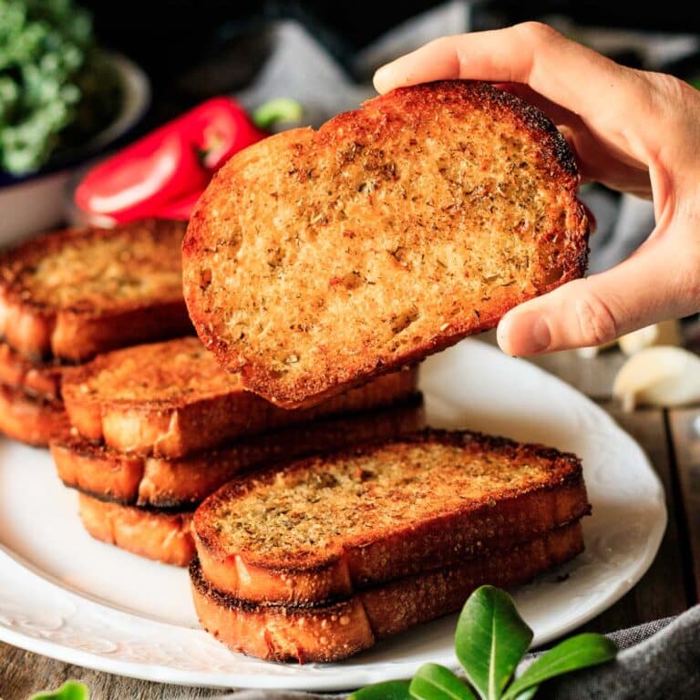 Easy Garlic Toast - Savor the Flavour