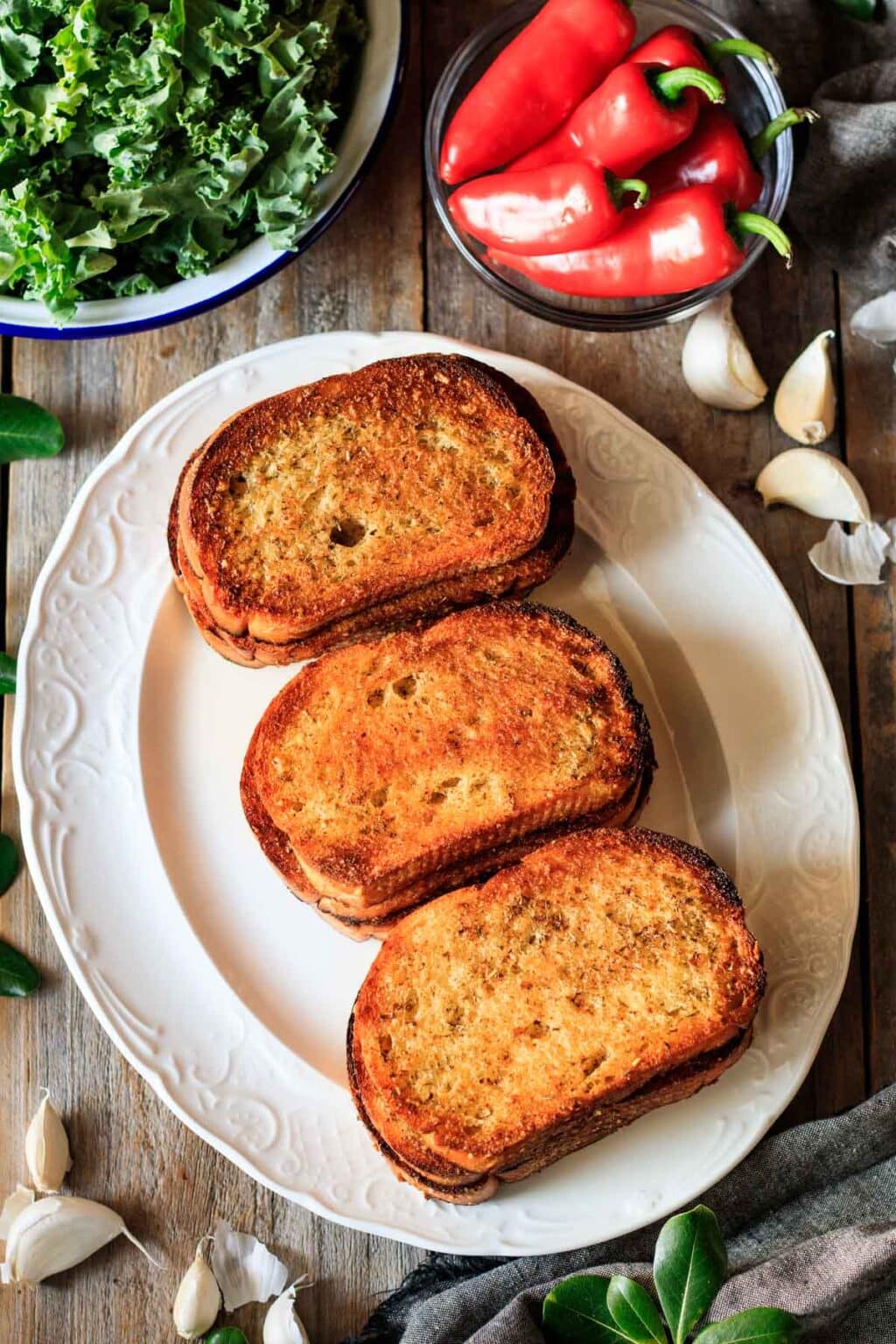 Easy Garlic Toast - Savor the Flavour